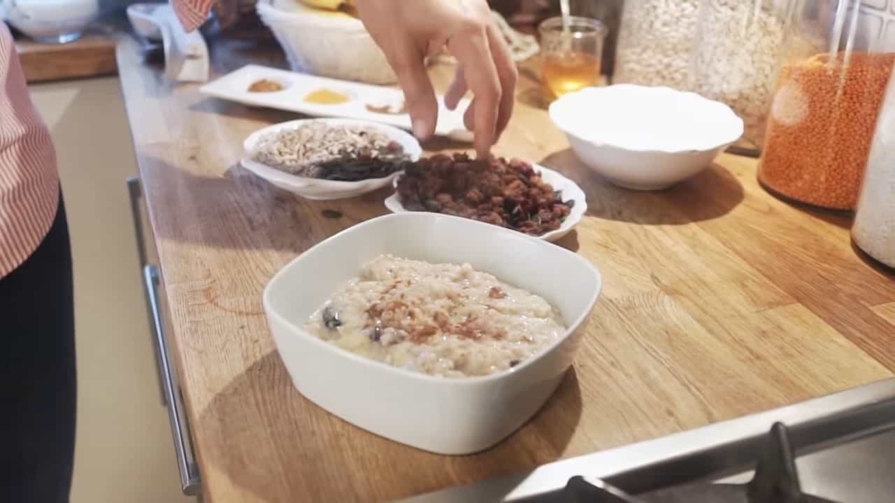 Ayşe Tolga'dan Kahvaltılık Yulaf Ezmesi Tarifi - Faydalı Bilgin